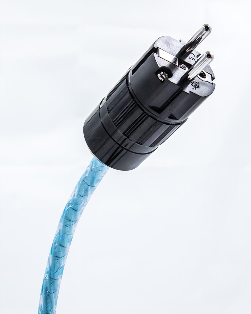 MAINS PLUG SCHUKO RH-EU BLACK | SUPRA Cables